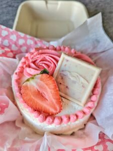 Lunchbox Cakes - Simple and Fun mini cakes - A Petite Mama